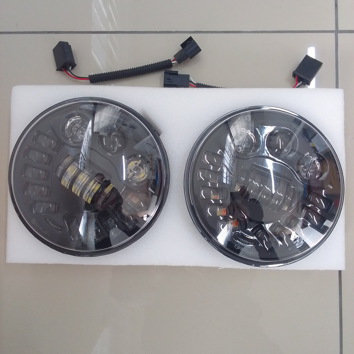 7 inch LED Jeep headlights (Set of 2) - the4x4store.co.za