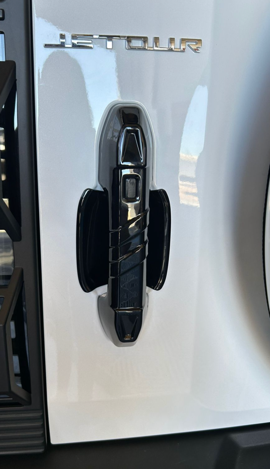 Jetour T2 2025+ Rear Door Handle insert Gloss Black - the4x4store.co.za